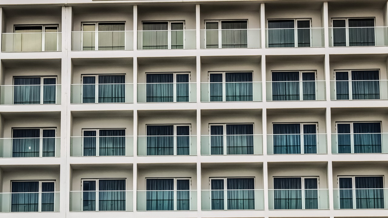 Praktiserte «balconing», og fikk 180 000 euro i bot